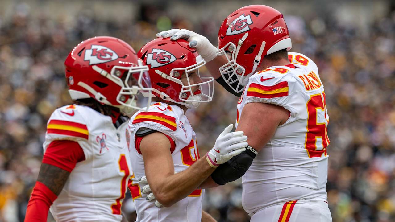 Chiefs clinch AFC's No. 1 seed with Christmas win over Steelers