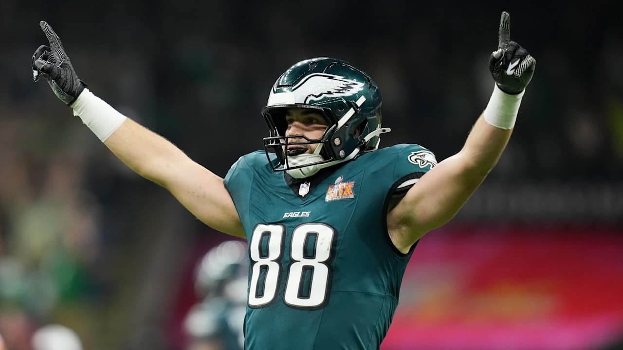 Eagles, TE Dallas Goedert agree to reworked contract for 2025 season