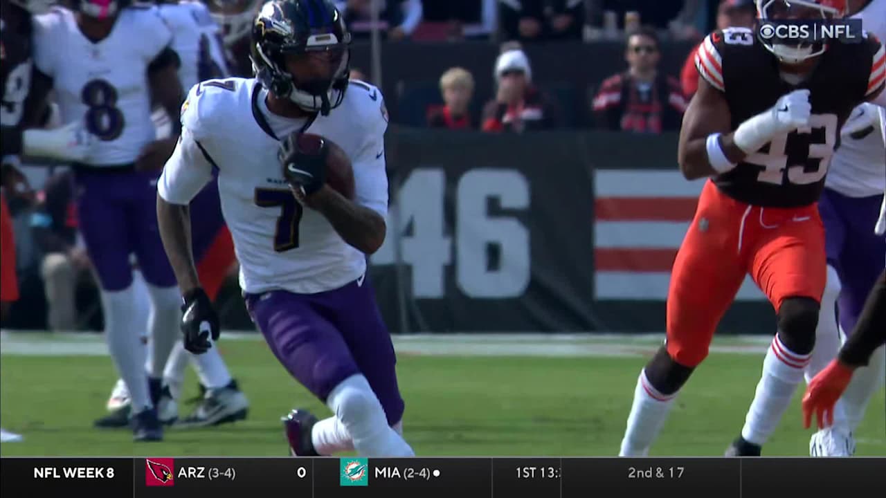 Baltimore Ravens quarterback Lamar Jackson zips 28-yard pass to wide ...