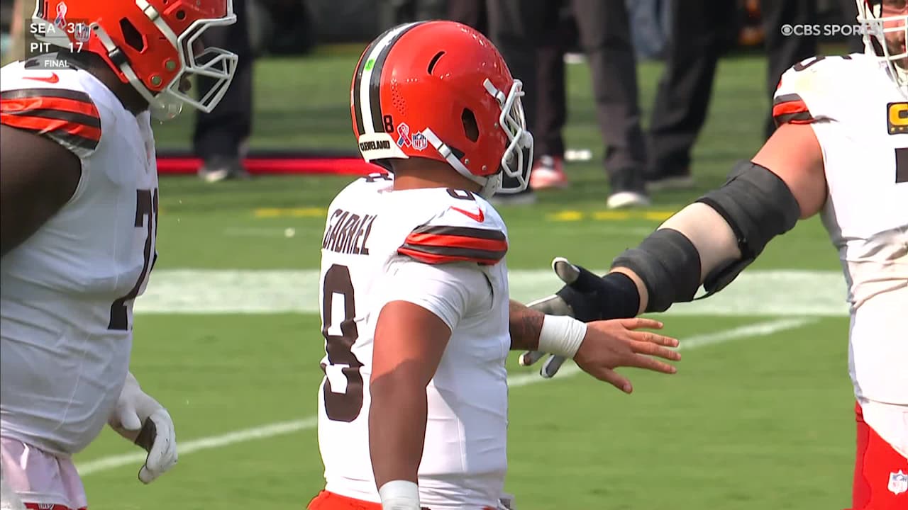 Cleveland Browns QB Dillon Gabriel with an 8-yard touchdown pass to ...