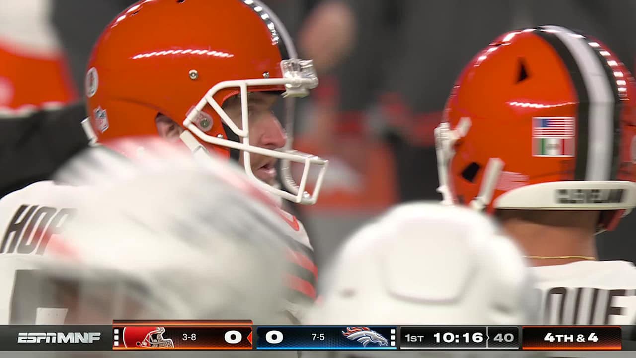 Cleveland Browns kicker Dustin Hopkins misses a field goal for the ...